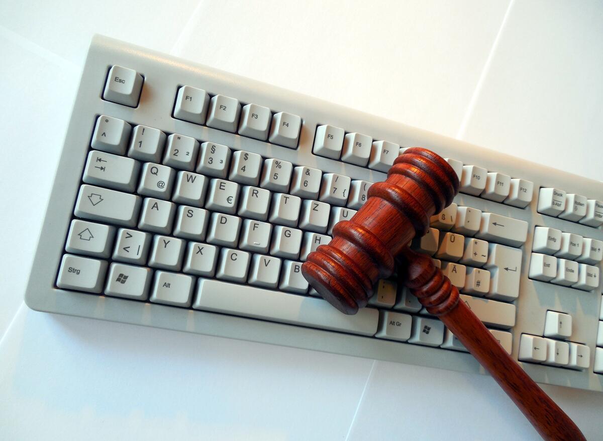 Обои компьютер клавиатура технологии цепь молоток от Uaha картинки на