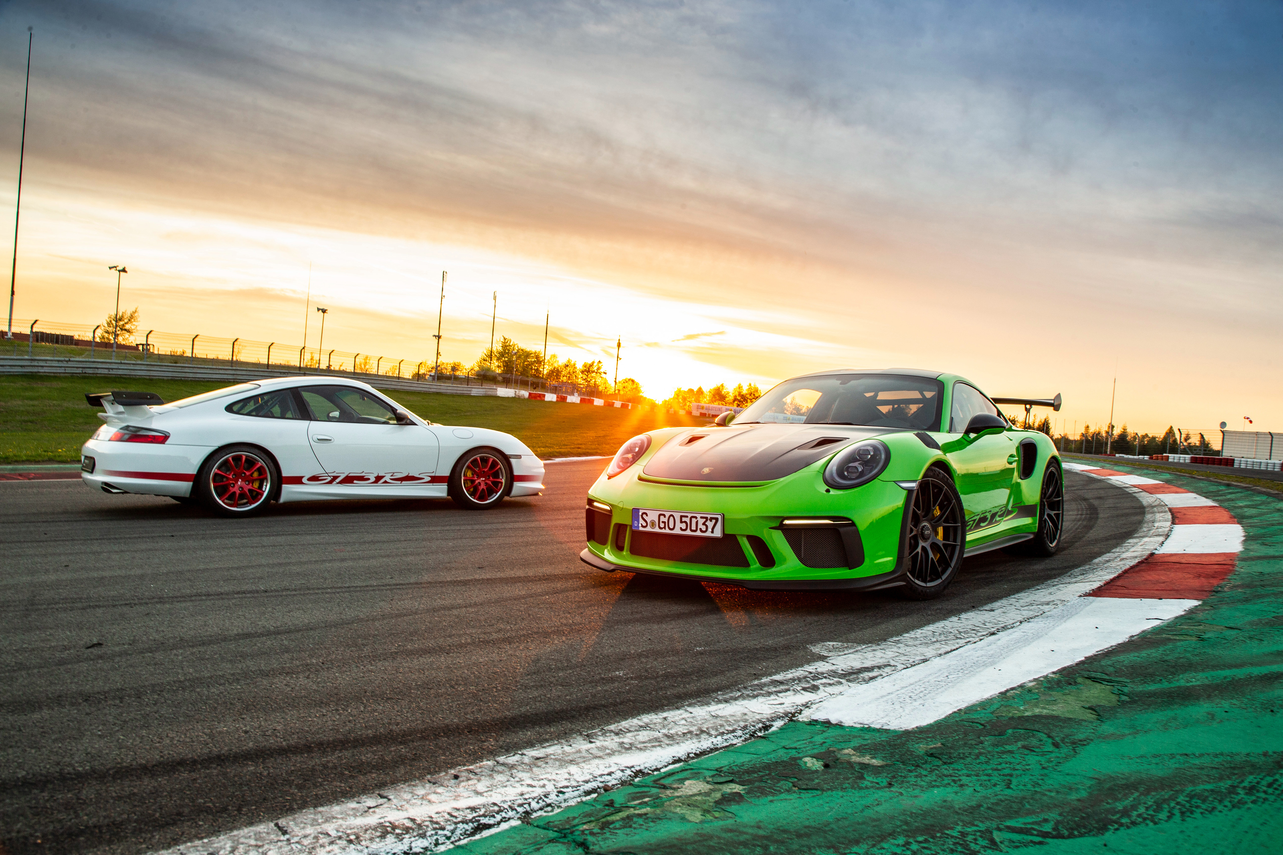 Wallpapers Porsche 911 freen white Porsche cars 1920x768 Обложка для VK ...