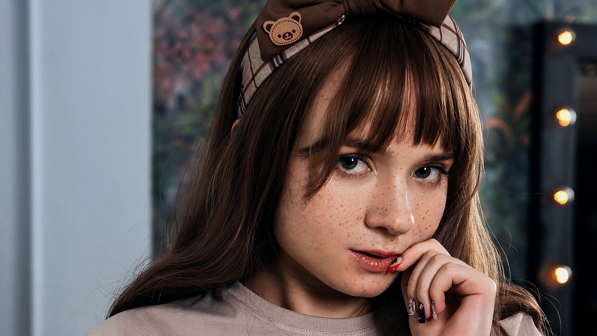 Portrait model Tatyana Vikernes in the room · 1920x1080 Full HD free photo from danastr ...