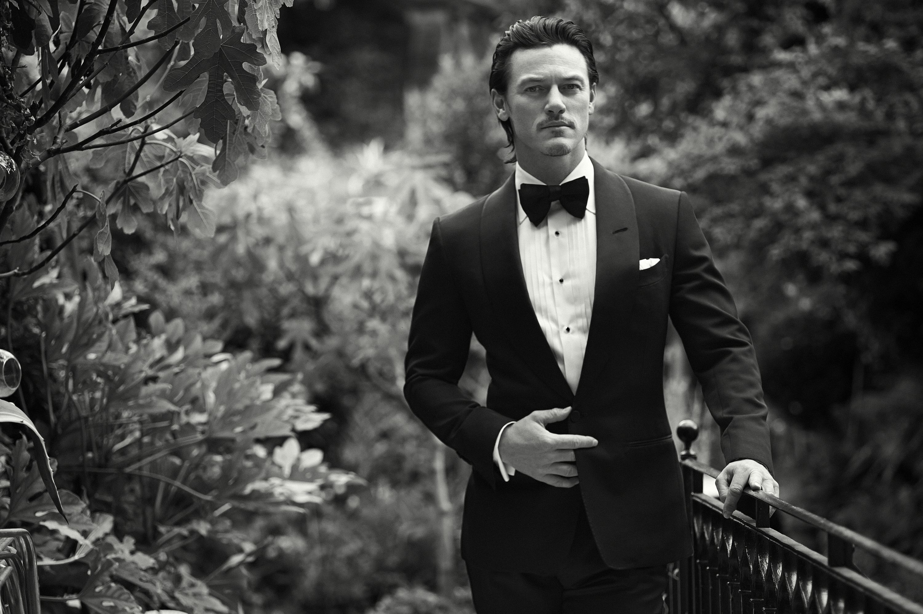 Actor luke evans in a black and white photo. · 1920x1080 Full HD free ...
