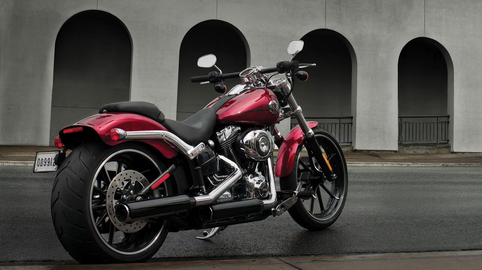Обои вид сбоку красный мотоцикл обои Harley Davidson Softail Breakout